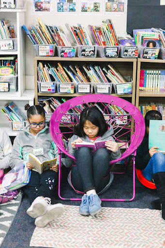 10 Ways to Keep Your Kids Happily Reading All Summer Long - Literacy ...